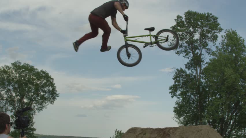 Extreme Sport BMX Dirt Jumping Trick - 360 Spin No Hander Stock Footage ...