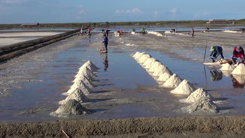 Process Of Obtaining Salt By Evaporation Of Sea Water In A Lake Stock ...